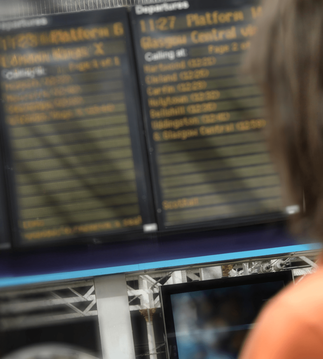 UK Live Train Times | UK Train Timetables | Lumo